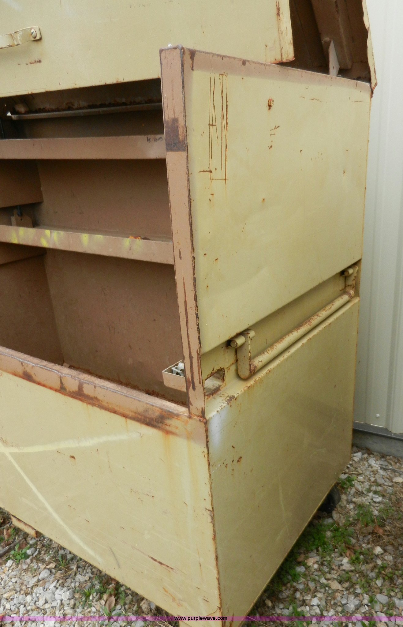 Knaack Jobox in Parsons, KS | Item X9093 sold | Purple Wave