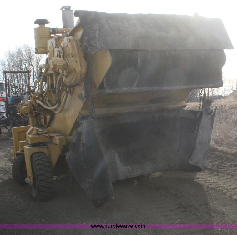 Asphalt windrow elevator in Marysville, KS | Item F2926 sold | Purple Wave