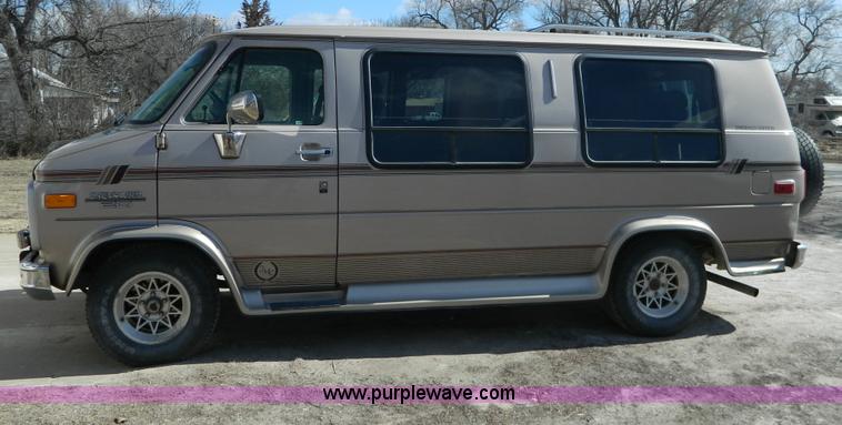 1994 Chevrolet Sport Van G20 in Gaylord, KS | Item S9230 sold | Purple Wave