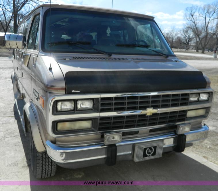 1994 Chevrolet Sport Van G20 in Gaylord, KS | Item S9230 sold | Purple Wave
