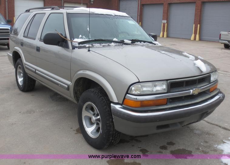 2001 Chevrolet Blazer SUV in Chanute, KS | Item D5802 sold | Purple Wave