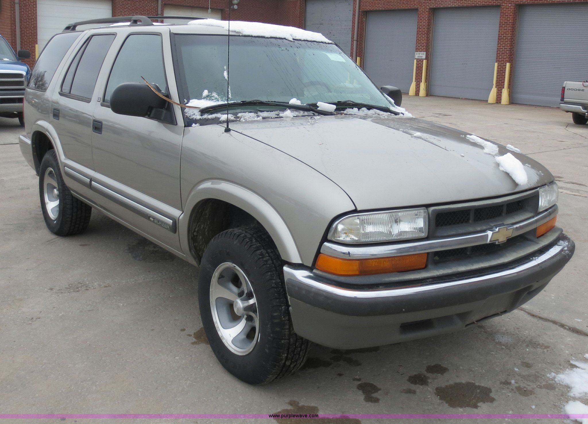 2001 Chevrolet Blazer SUV in Chanute, KS | Item D5802 sold | Purple Wave