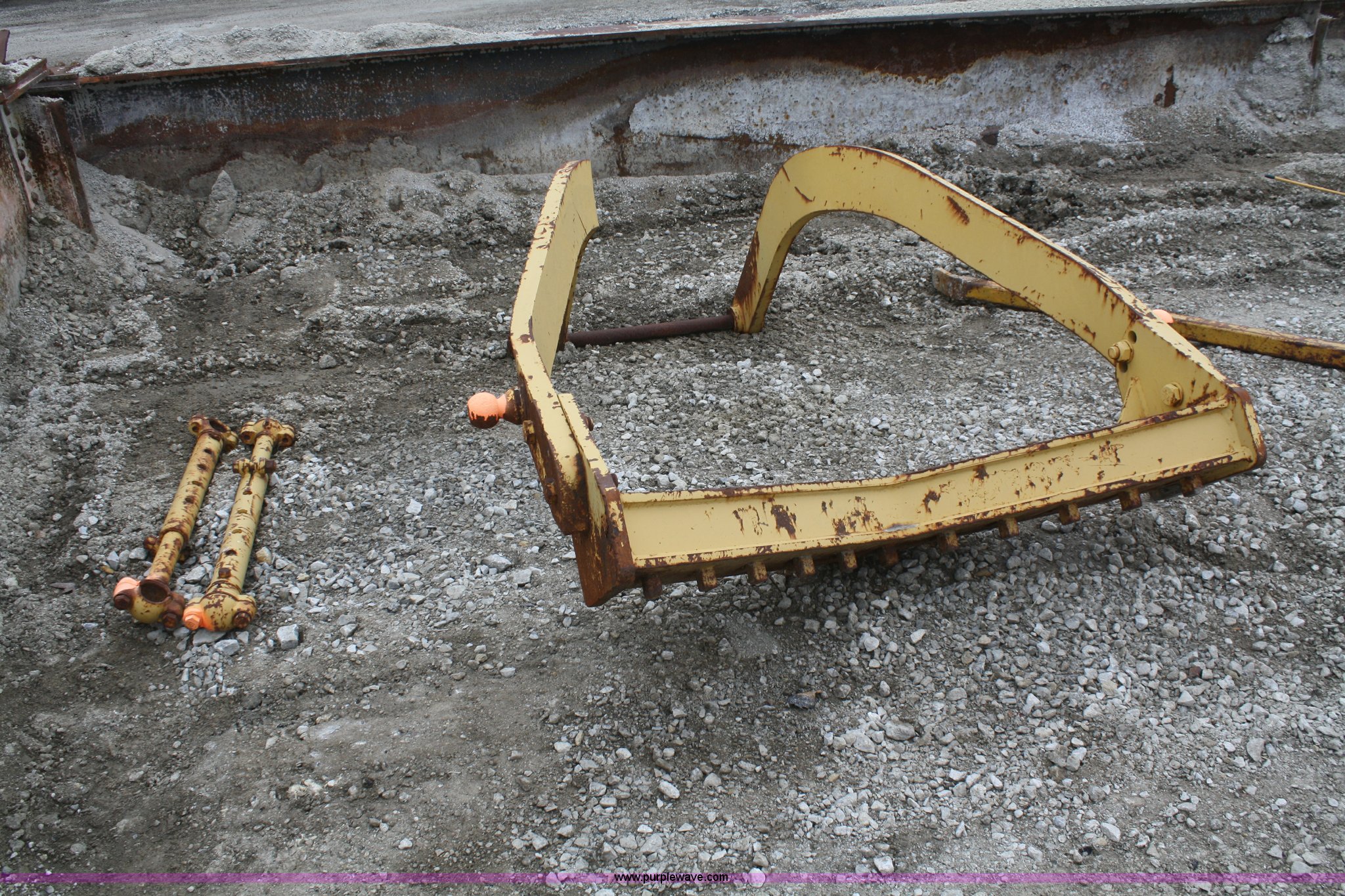 Mid mount scarifier in Lawrence, KS | Item V9643 sold | Purple Wave