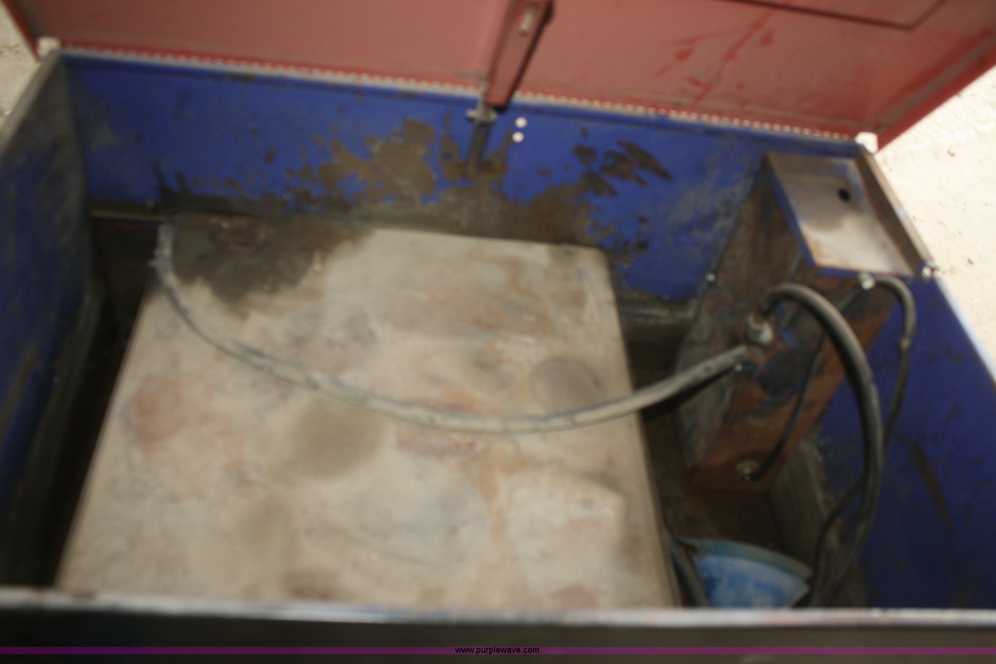 Parts washer in Lawrence, KS | Item V9649 sold | Purple Wave