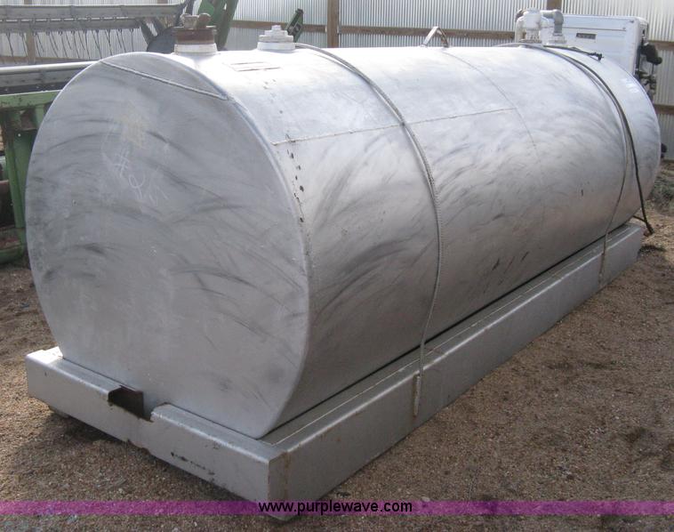 R.L. Faubion fuel tank in Hutchinson, KS | Item E3139 sold | Purple Wave