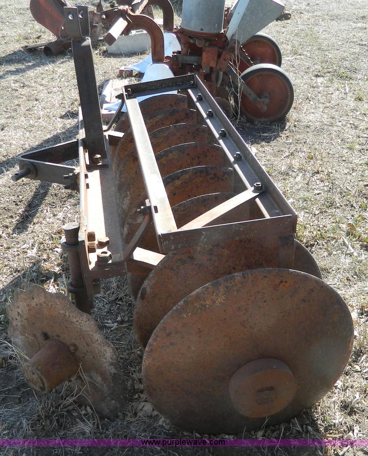 5' three point one way disk in Gaylord, KS | Item S9240 sold | Purple Wave