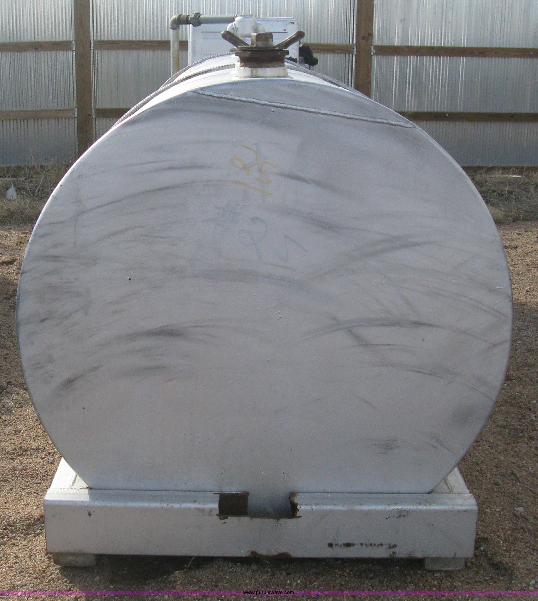 R.L. Faubion fuel tank in Hutchinson, KS | Item E3139 sold | Purple Wave