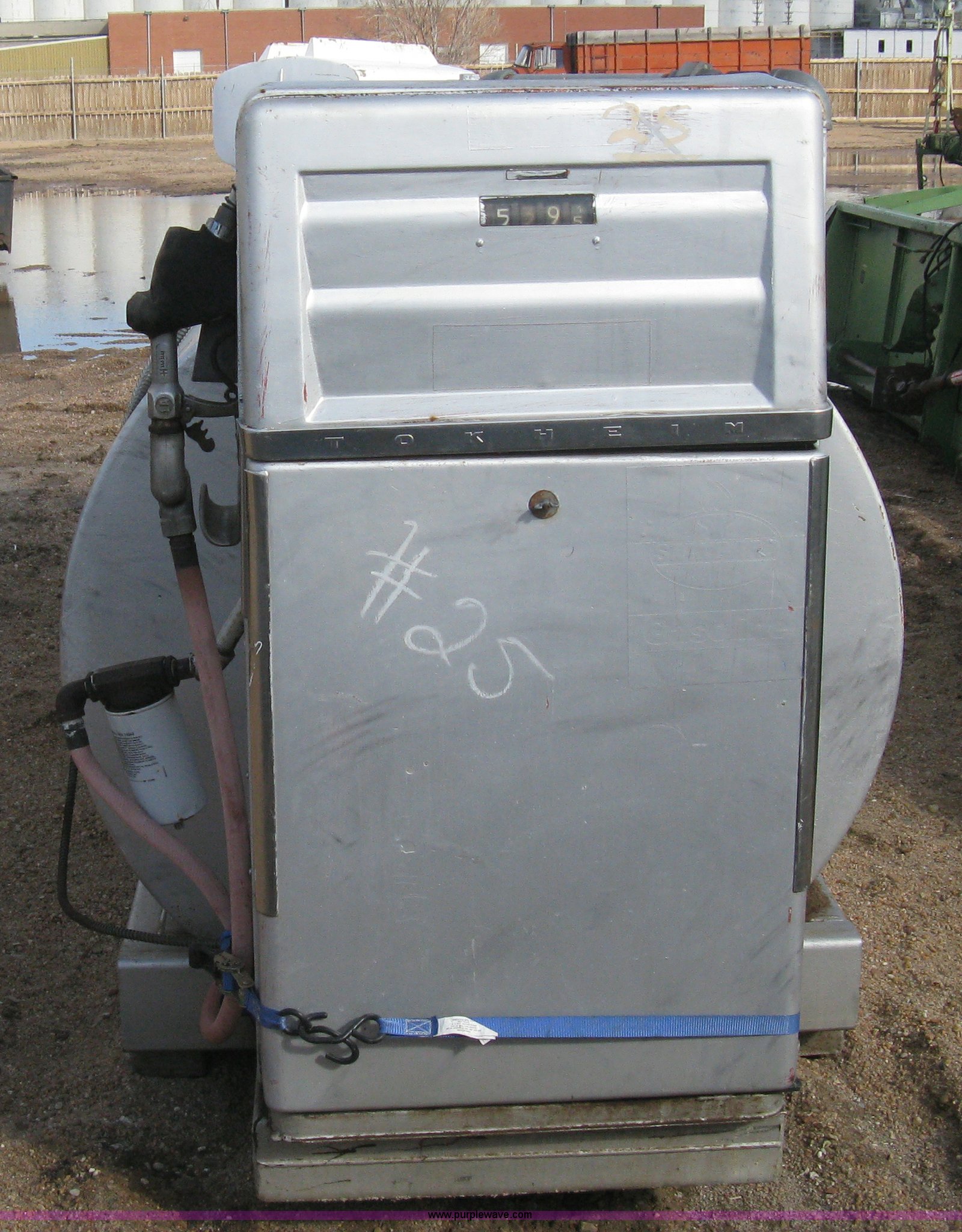 R.L. Faubion fuel tank in Hutchinson, KS | Item E3139 sold | Purple Wave