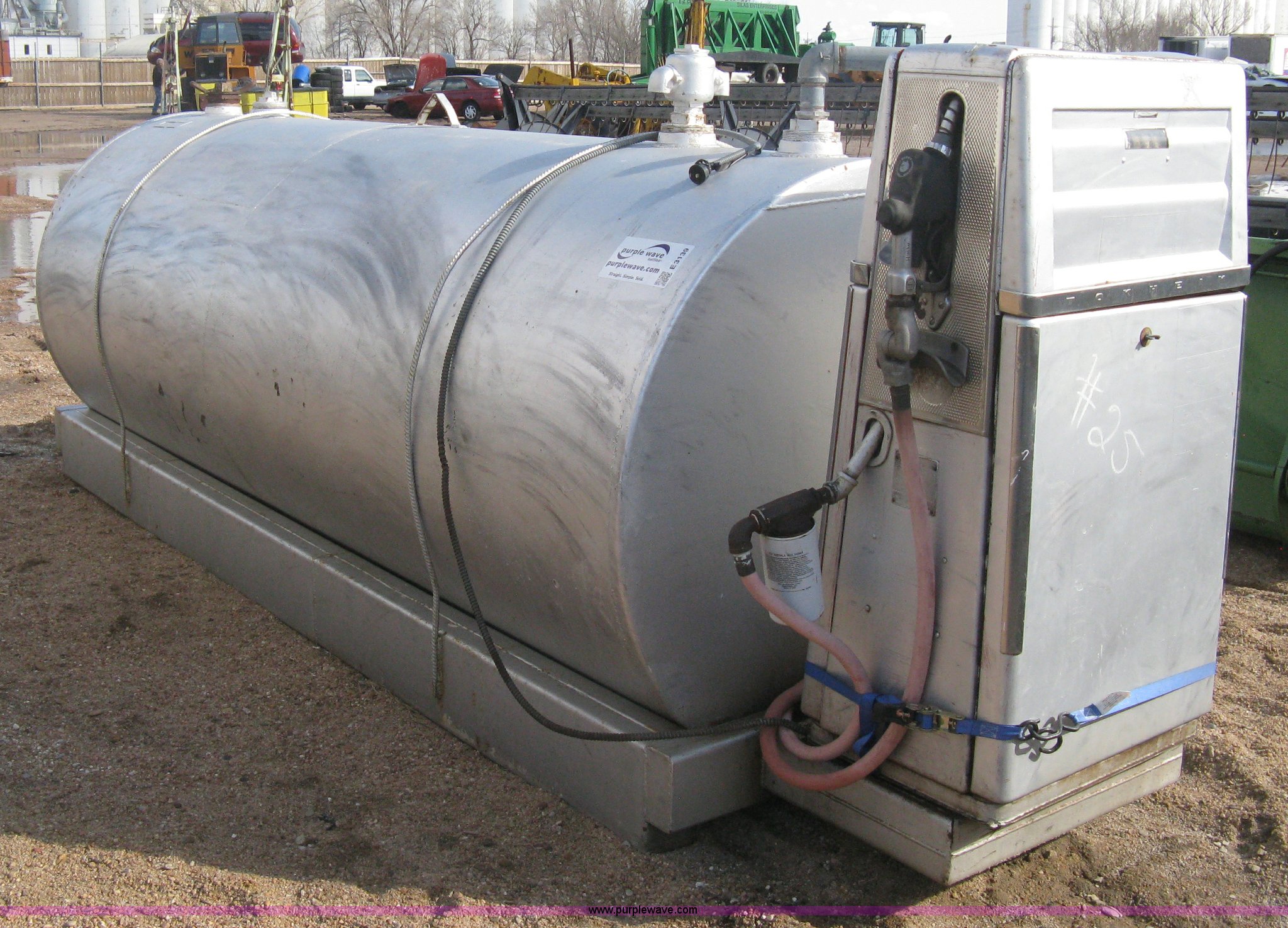 R.L. Faubion fuel tank in Hutchinson, KS | Item E3139 sold | Purple Wave