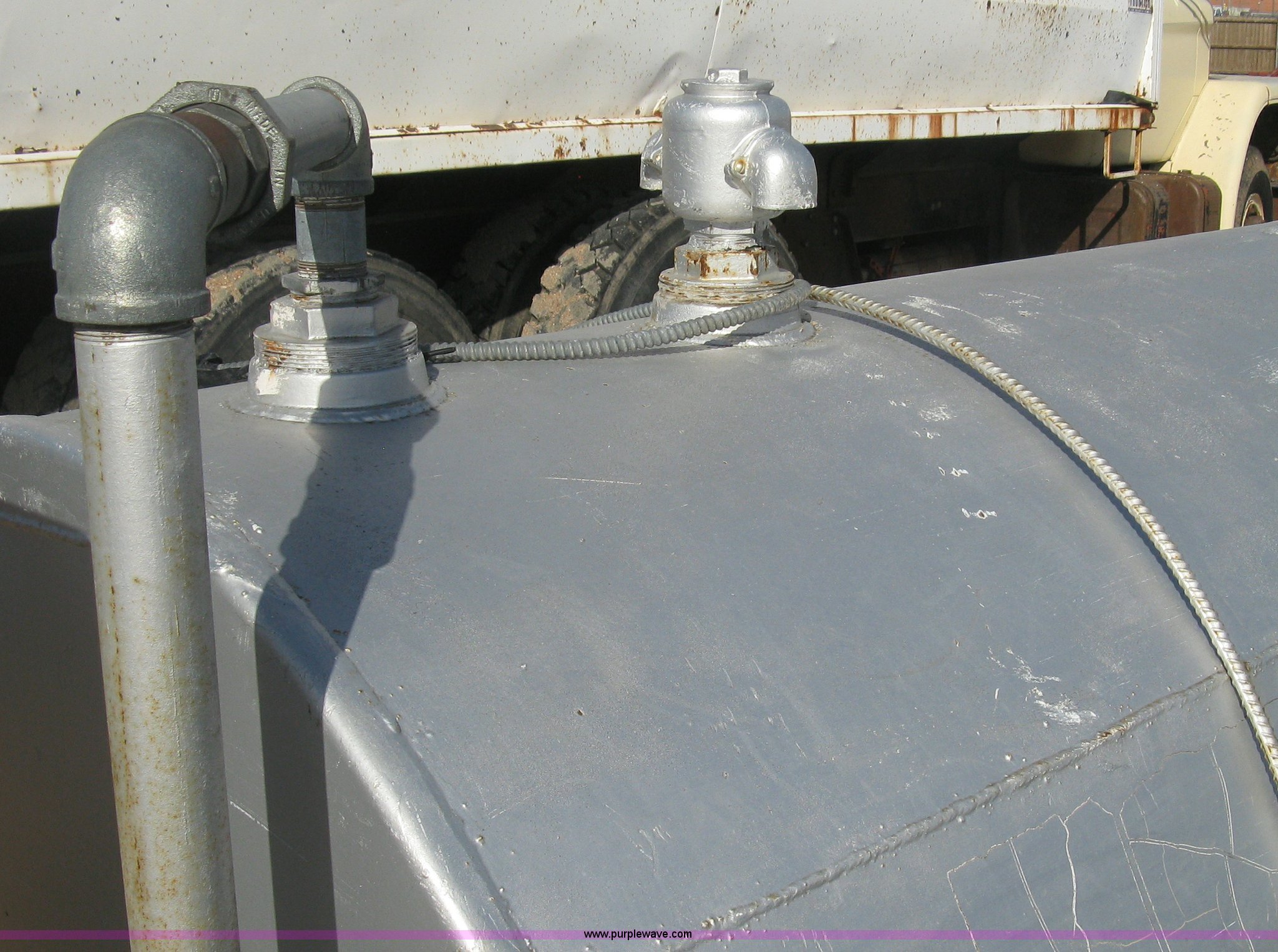 R.L. Faubion fuel tank in Hutchinson, KS | Item E3139 sold | Purple Wave
