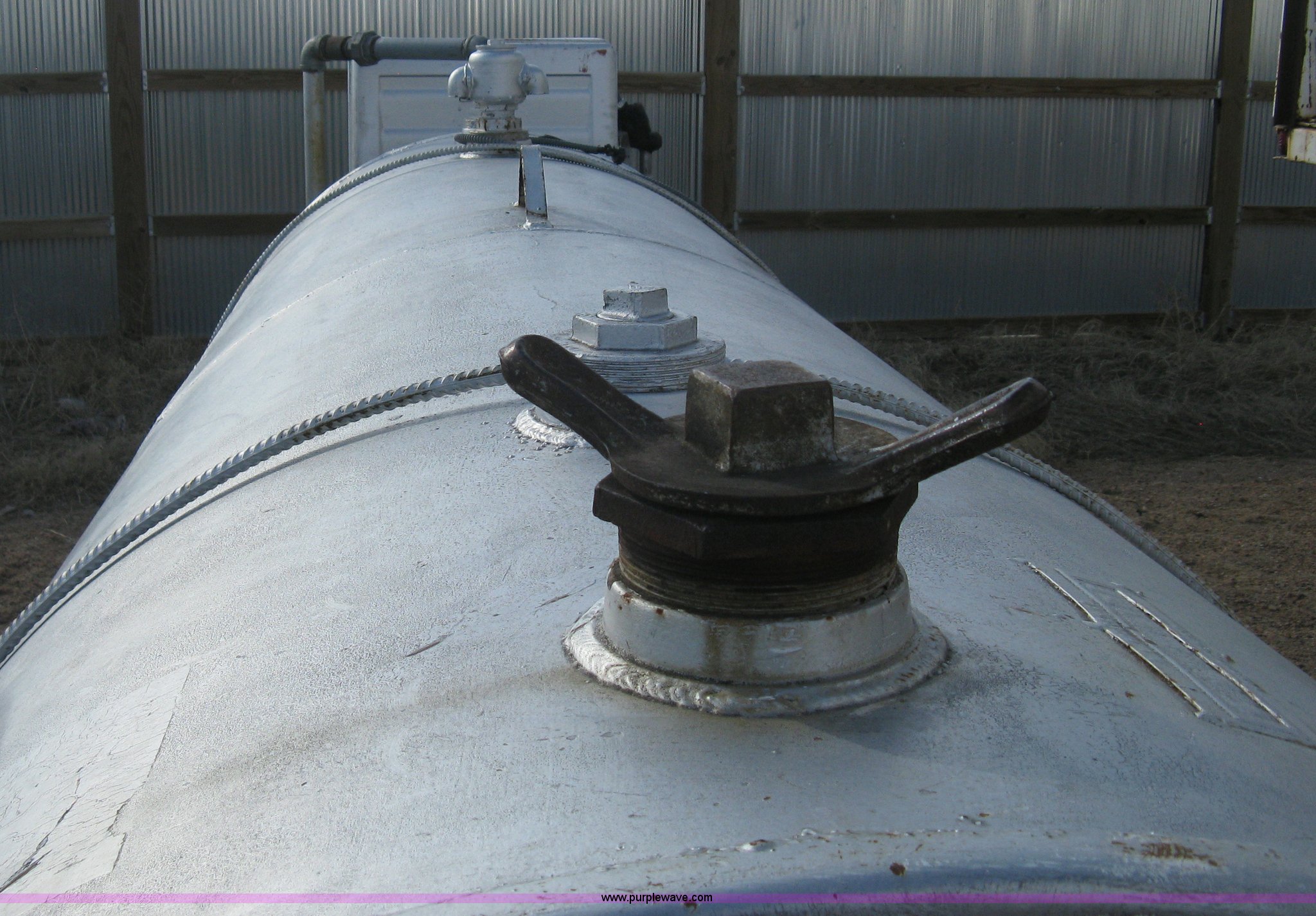 R.L. Faubion fuel tank in Hutchinson, KS | Item E3139 sold | Purple Wave