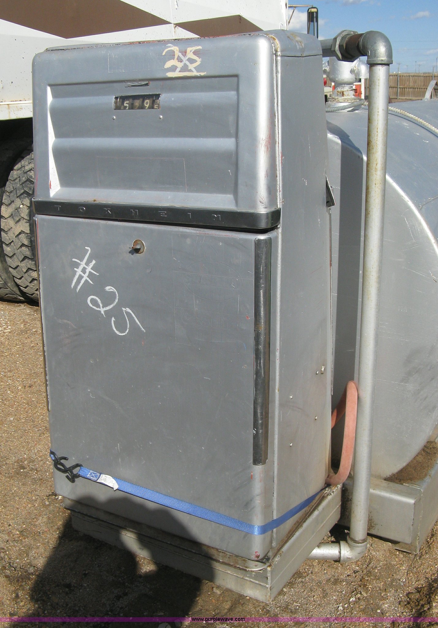R.L. Faubion fuel tank in Hutchinson, KS | Item E3139 sold | Purple Wave
