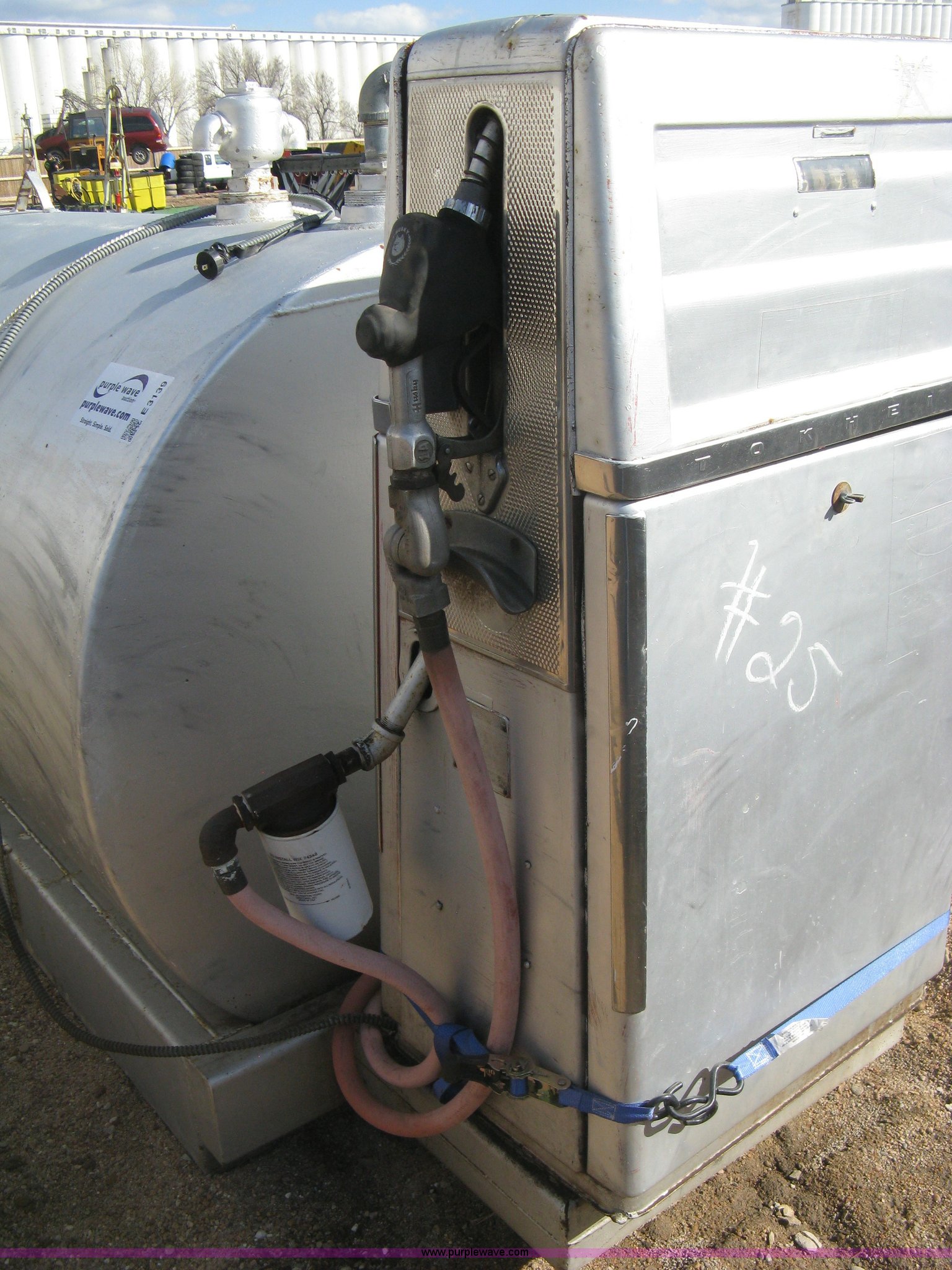 R.L. Faubion fuel tank in Hutchinson, KS | Item E3139 sold | Purple Wave