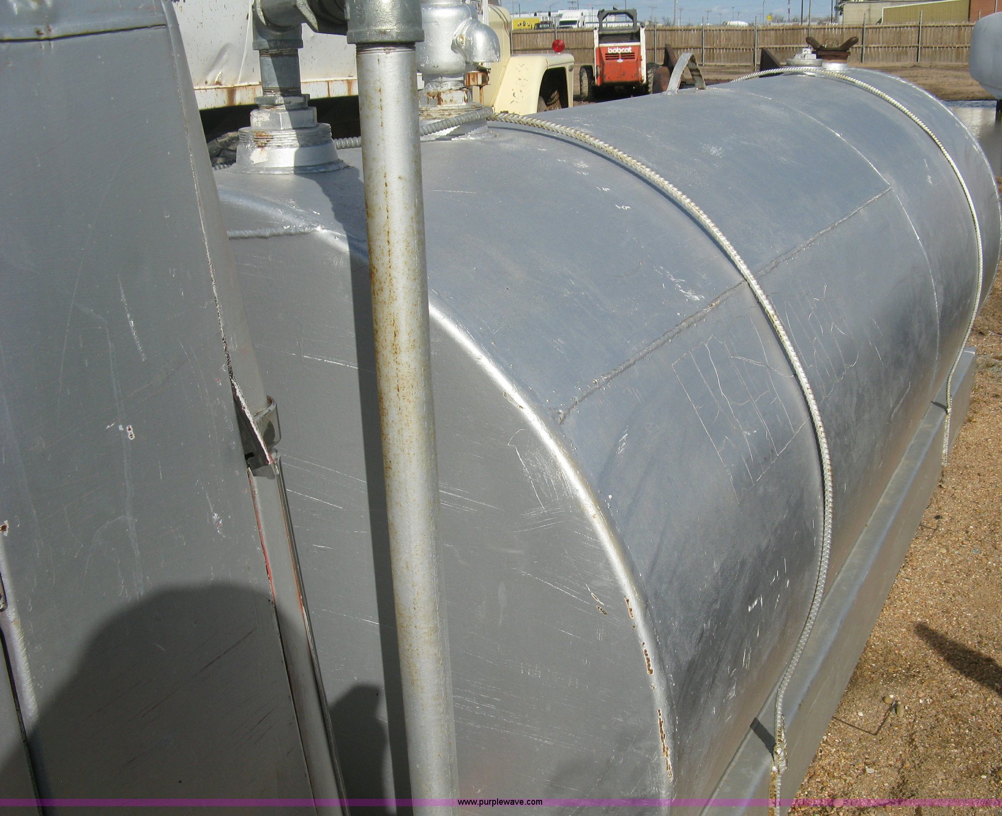 R.L. Faubion fuel tank in Hutchinson, KS | Item E3139 sold | Purple Wave