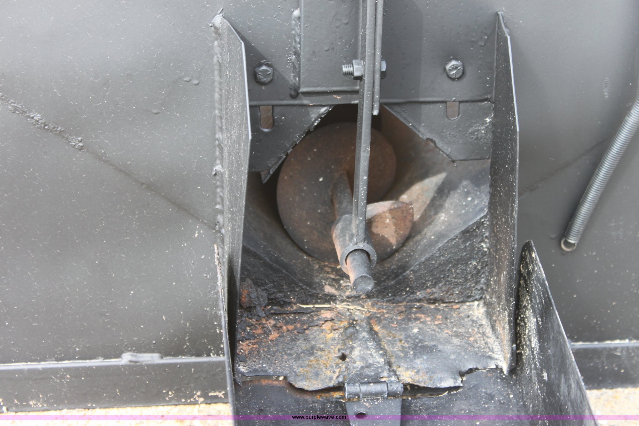 Cube feeder in Rosalia, KS | Item E8476 sold | Purple Wave