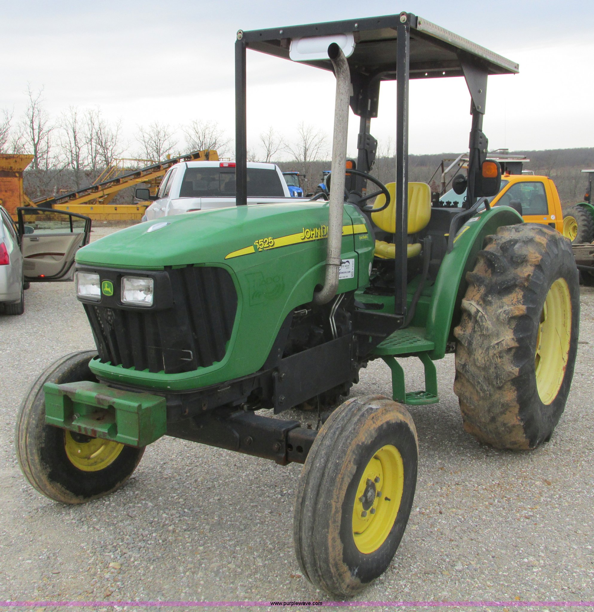 2006 John Deere 5525 tractor in Willow Springs, MO | Item F4461 sold ...