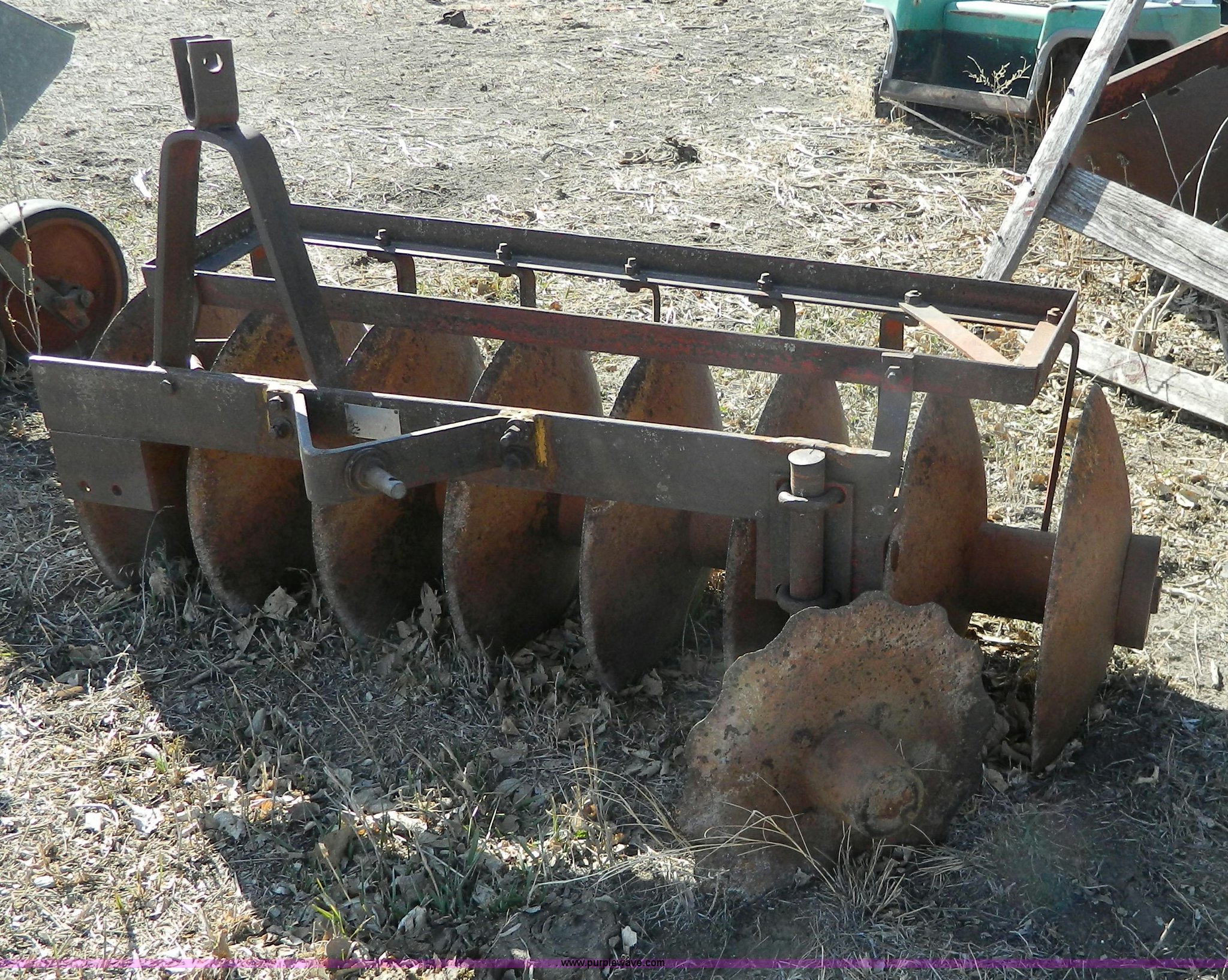 5' three point one way disk in Gaylord, KS | Item S9240 sold | Purple Wave