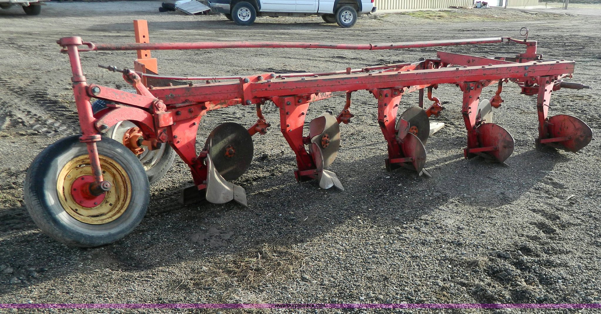 Massey Ferguson 86 plow in Osborne, KS | Item W9094 sold | Purple Wave