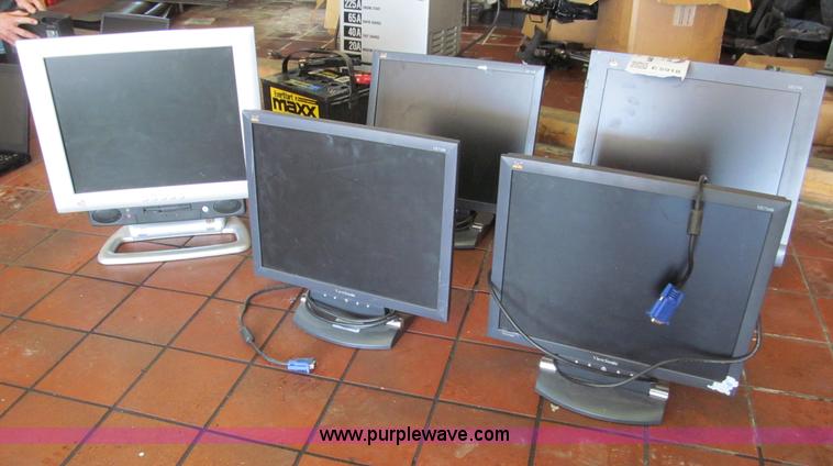 (31) 16" and 17" flat screen computer monitors in Kansas City, MO ...
