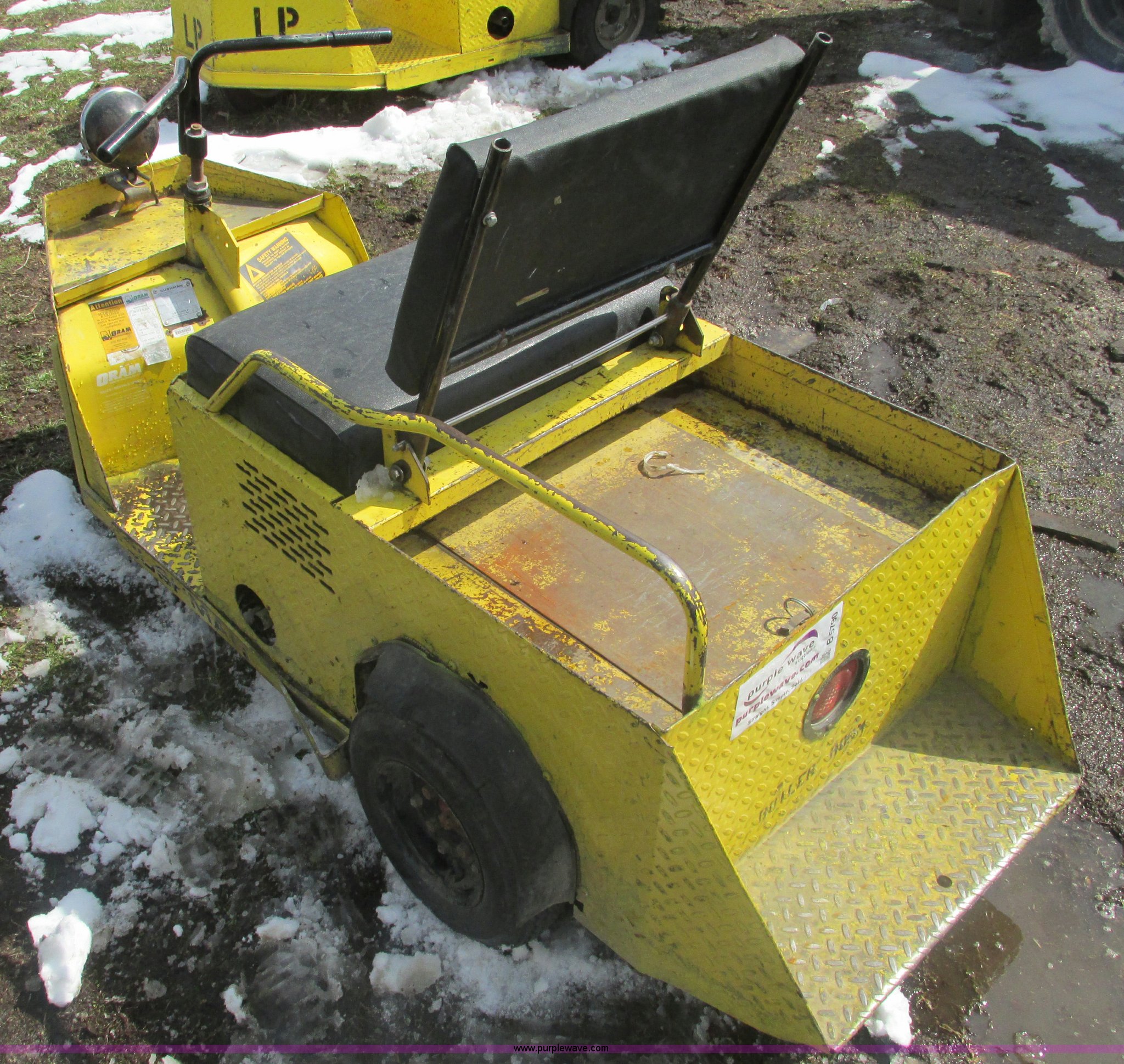 Cushman utility cart in Lexington, MO | Item B5790 sold | Purple Wave