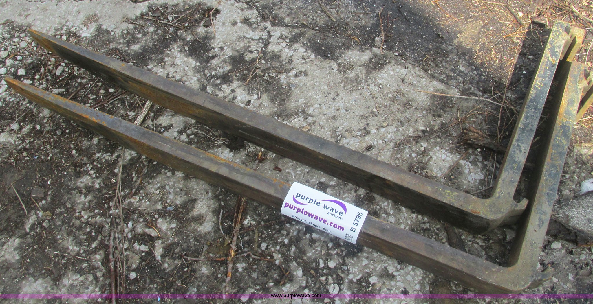 Class three pallet forks in Lexington, MO | Item B5795 sold | Purple Wave