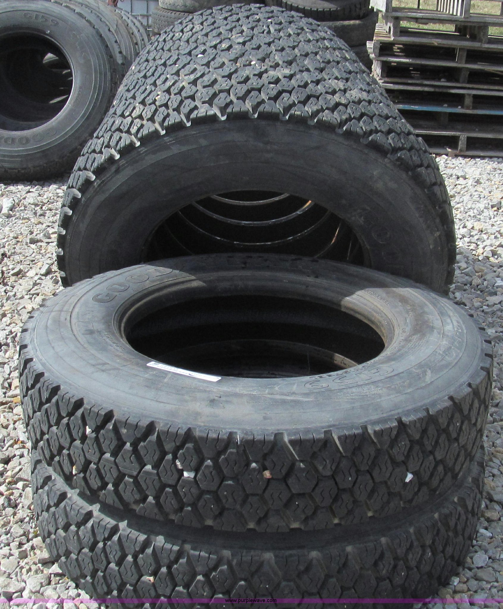 (8) Goodyear G159 uni-steel radial truck tires in California, MO | Item ...