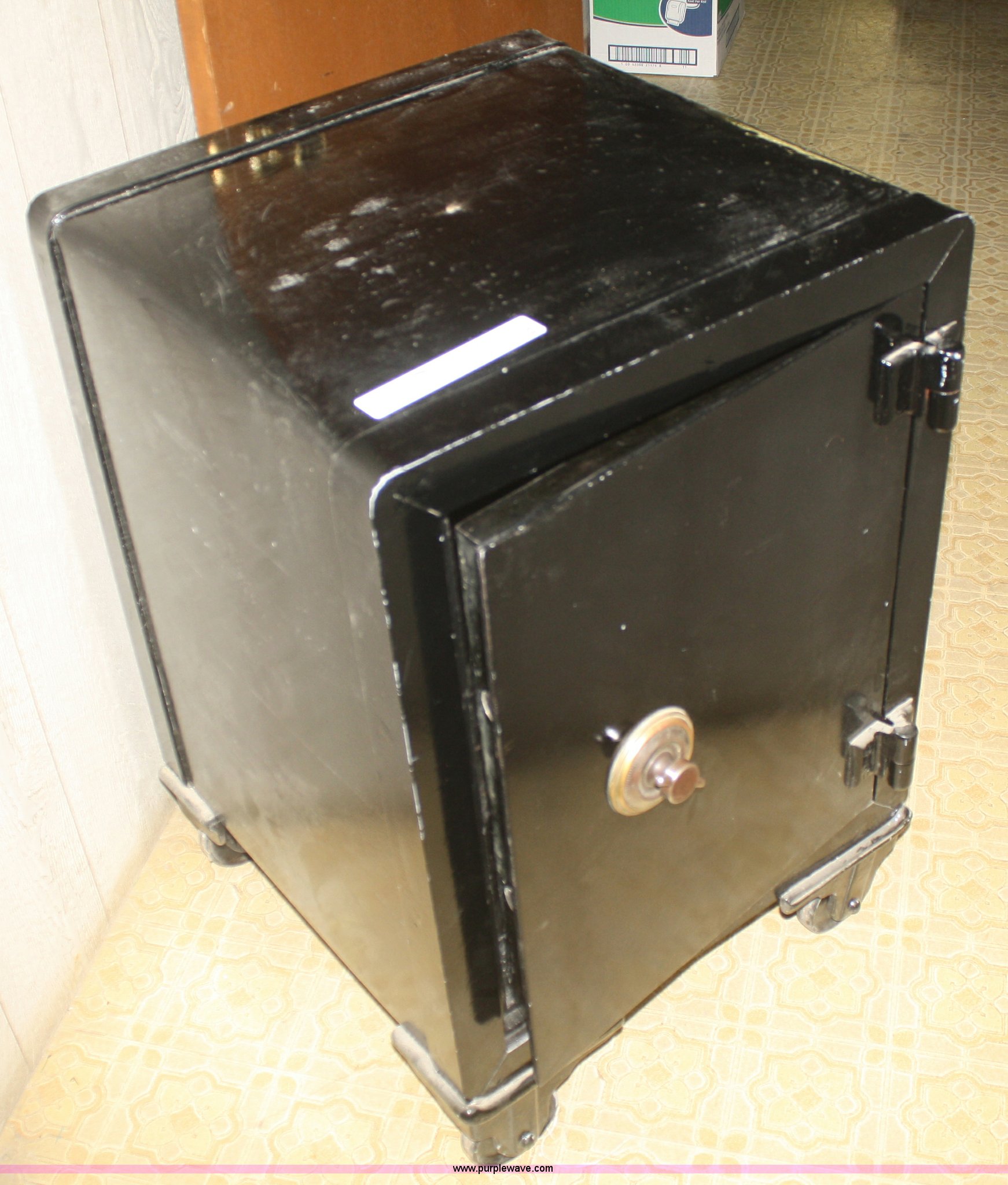Victor combination safe in Rossville, KS | Item S9966 sold | Purple Wave