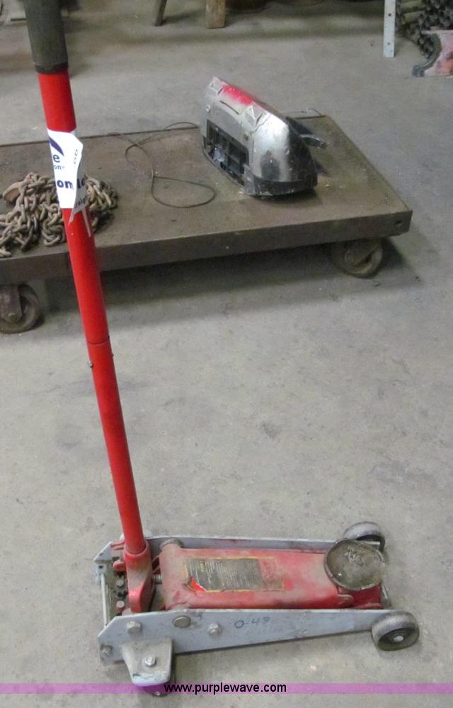 Larin three ton hydraulic floor jack in Neillsville, WI | Item G2566 ...