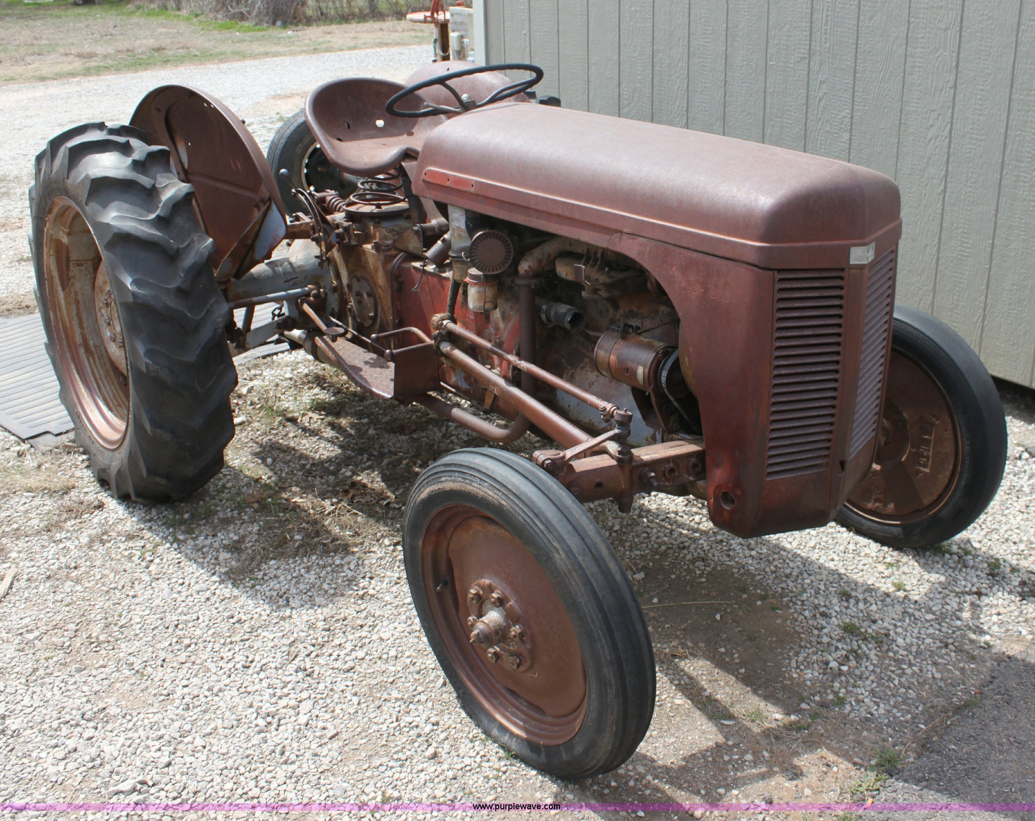 Harry-Ferguson tractor in Kiowa, KS | Item F8718 sold | Purple Wave