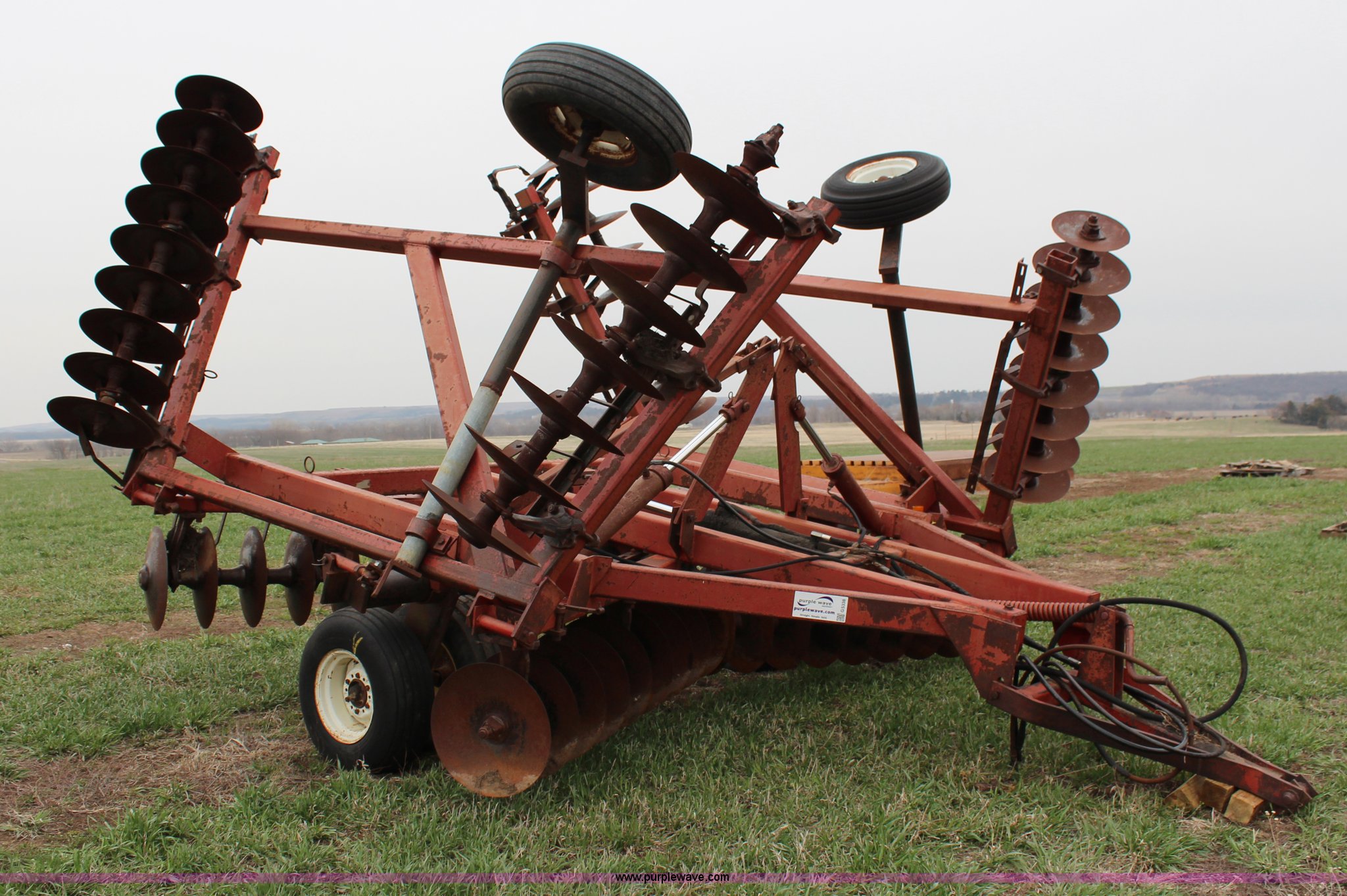International 490 disk in Paxico, KS | Item G5338 sold | Purple Wave