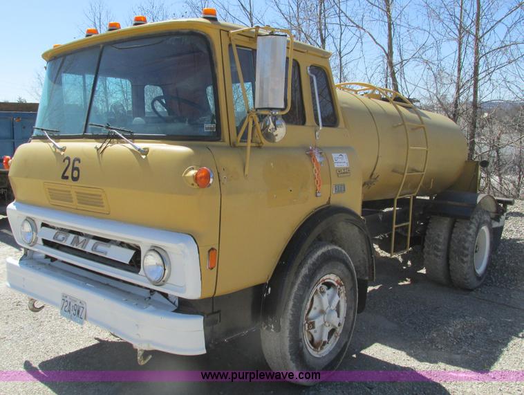 1979 GMC water truck in Branson, MO | Item F4448 sold | Purple Wave