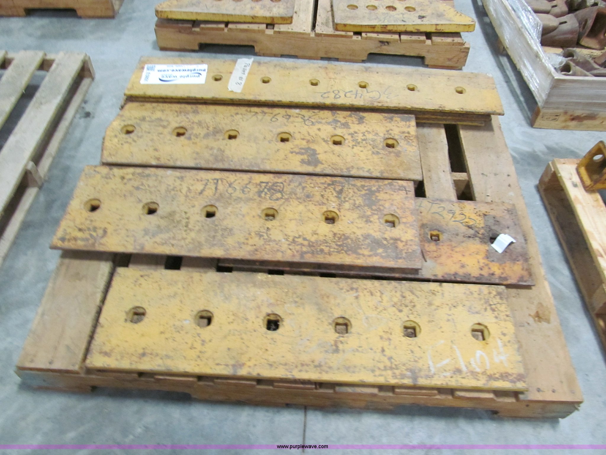 Caterpillar cutting edges in Clinton, MO | Item E5931 sold | Purple Wave