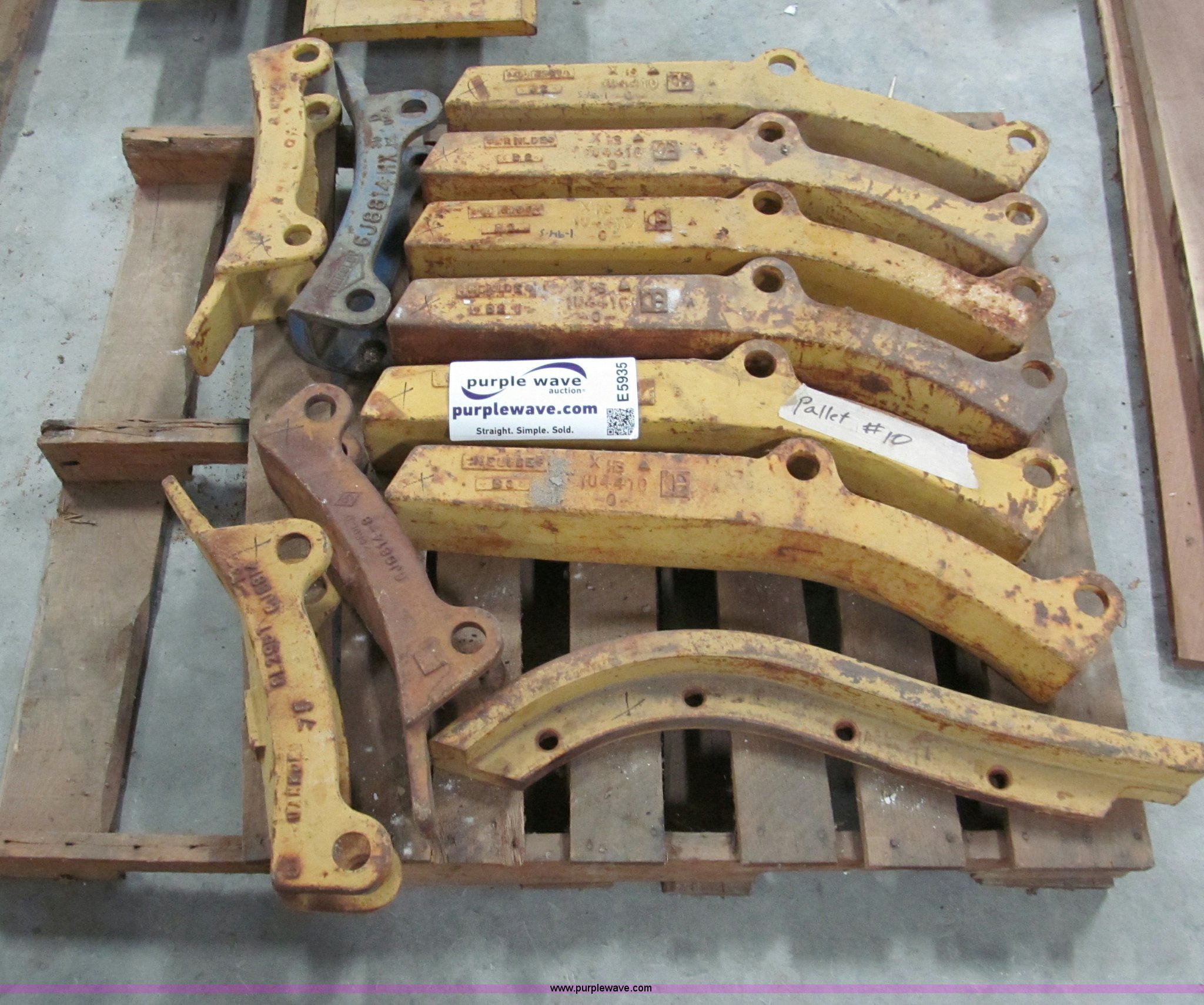 Caterpillar ripper shank guards in Clinton, MO | Item E5935 sold ...
