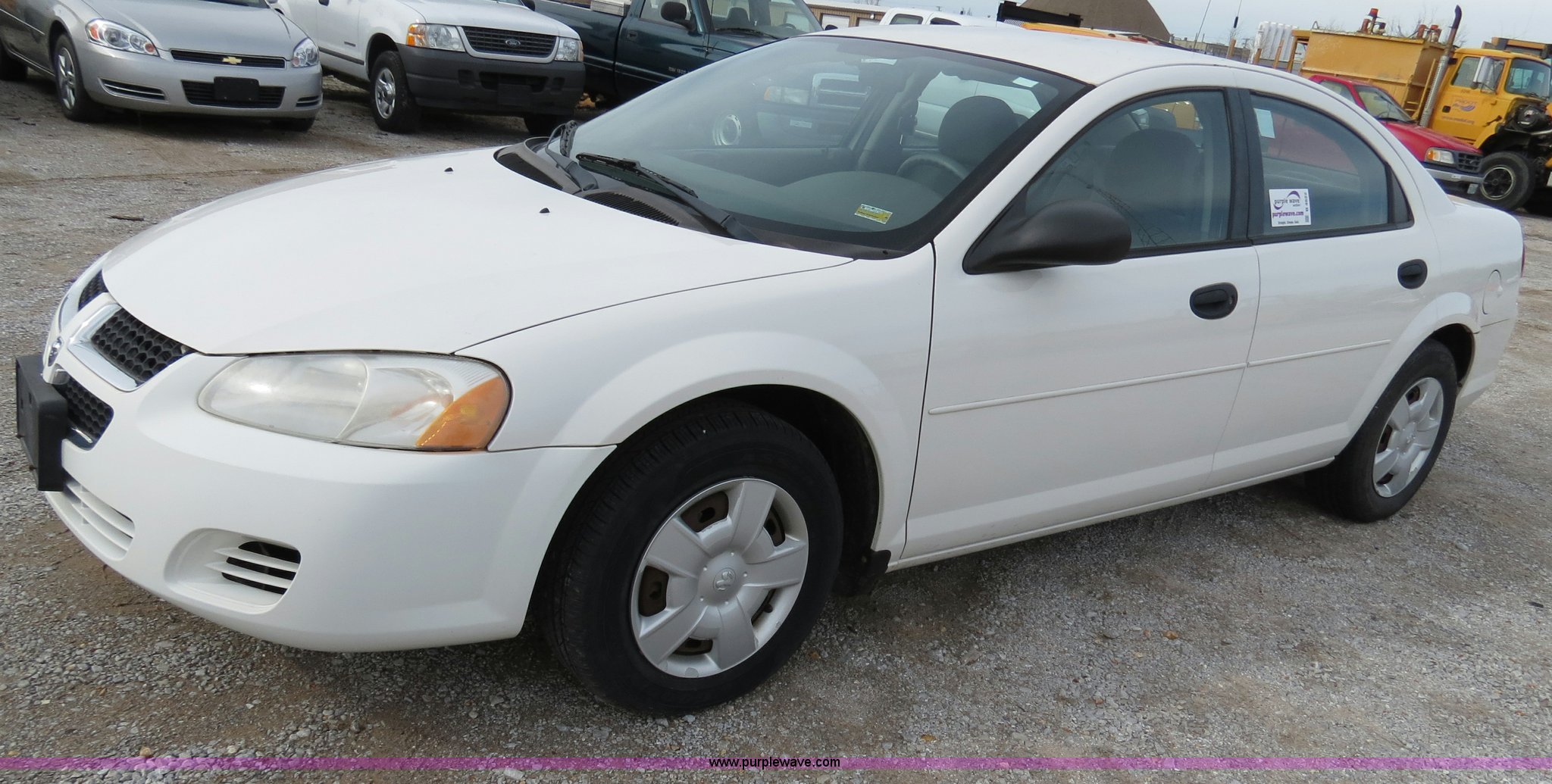 2004 Dodge Stratus SE in Joplin, MO | Item B4622 sold | Purple Wave