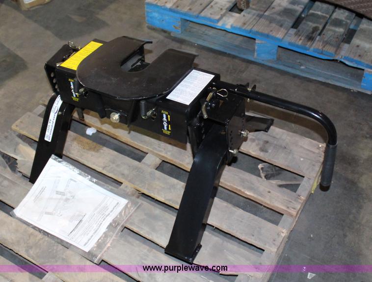 Valley Pull Maxx 16K fifth wheel hitch in Spring Hill, KS | Item AK9297 ...