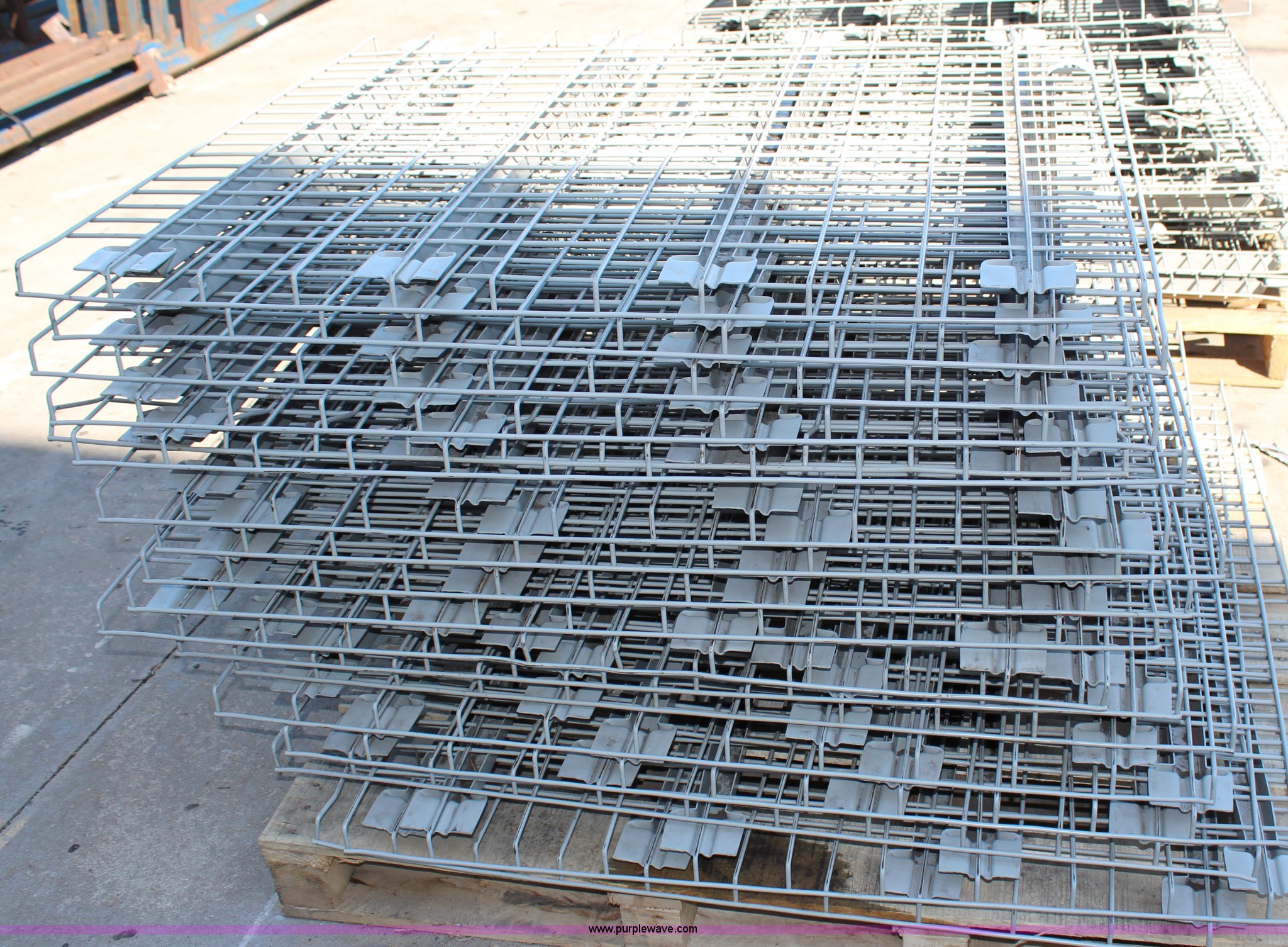 (18) pallet decking screens in Spring Hill, KS | Item AK9389 sold ...