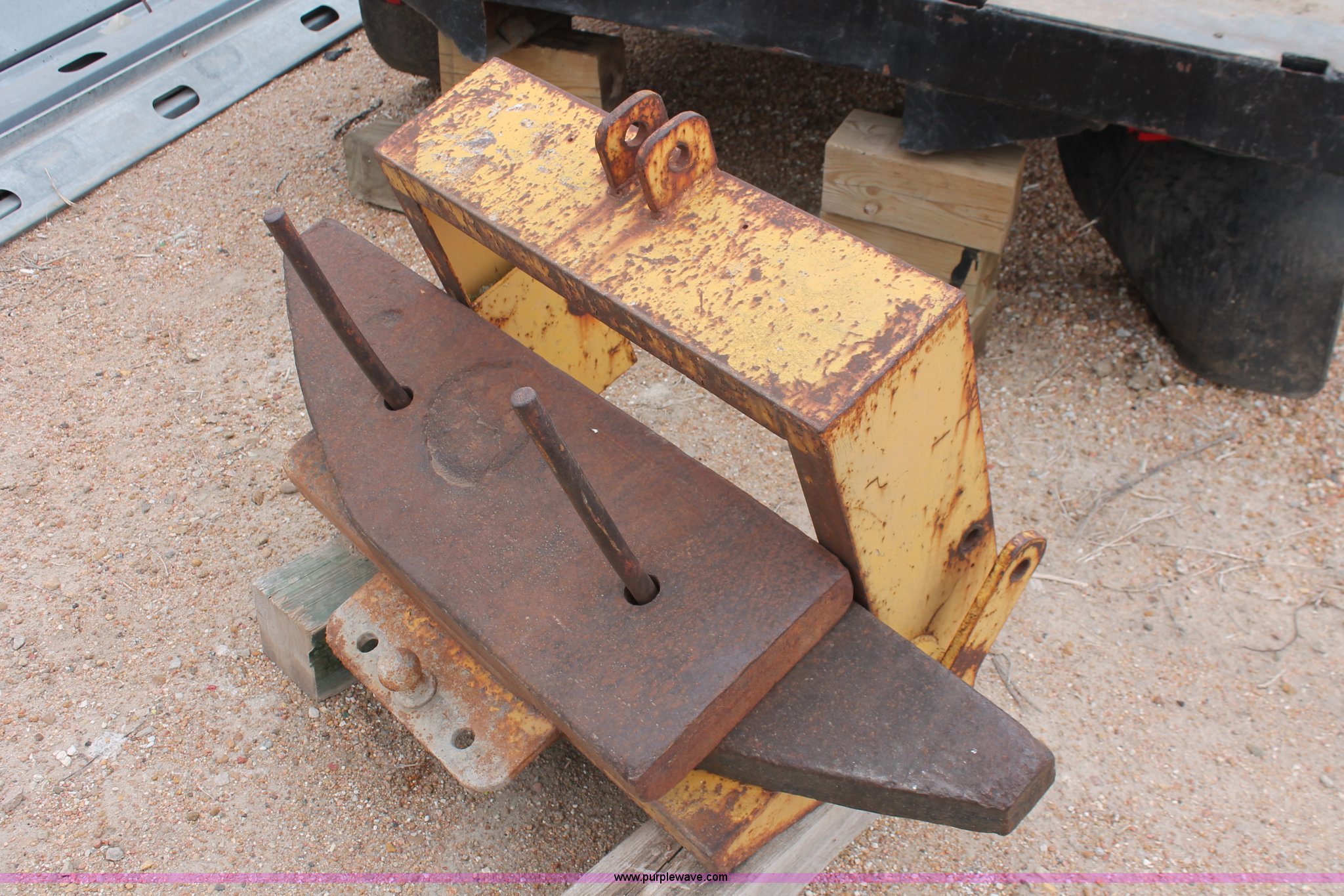 Three point counter weight bed in Hutchinson, KS | Item AH9167 sold ...