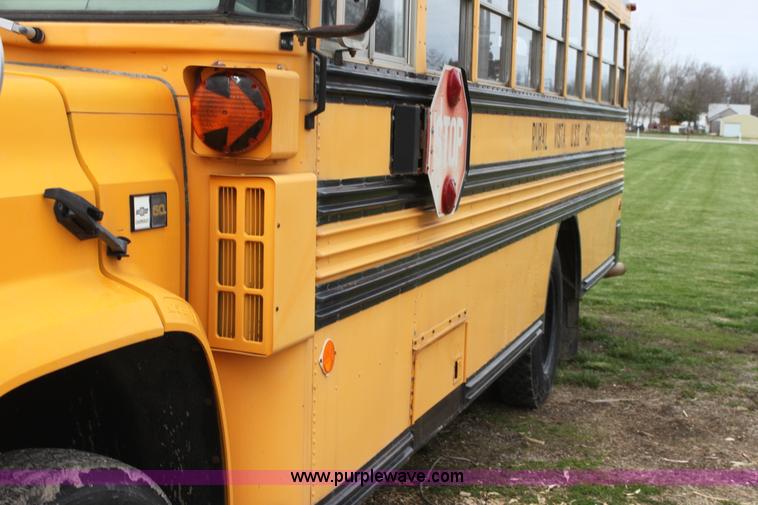 1990 Chevrolet school bus in White City, KS | Item F8668 sold | Purple Wave