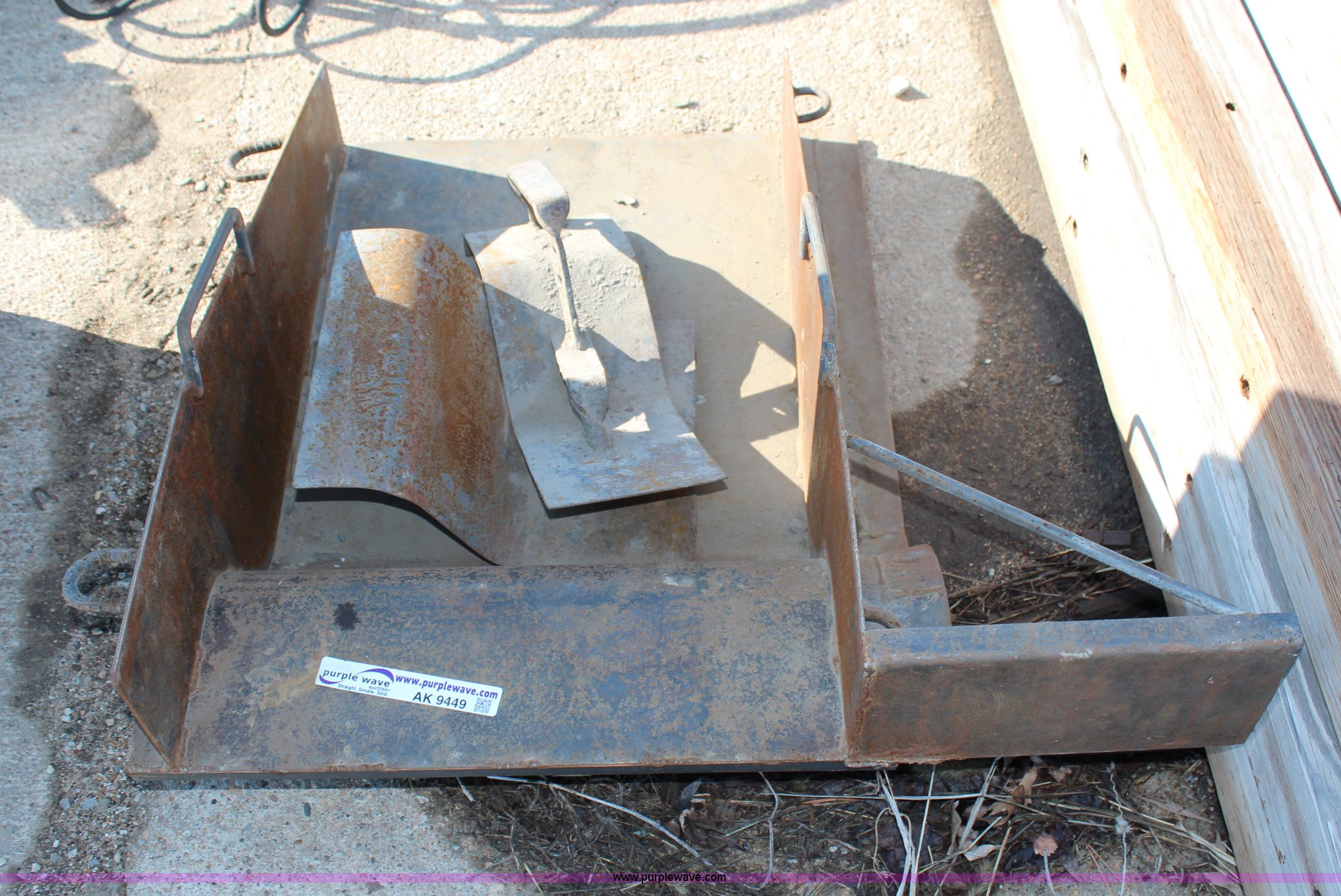 Concrete curb mule in Sabetha, KS | Item AK9449 sold | Purple Wave