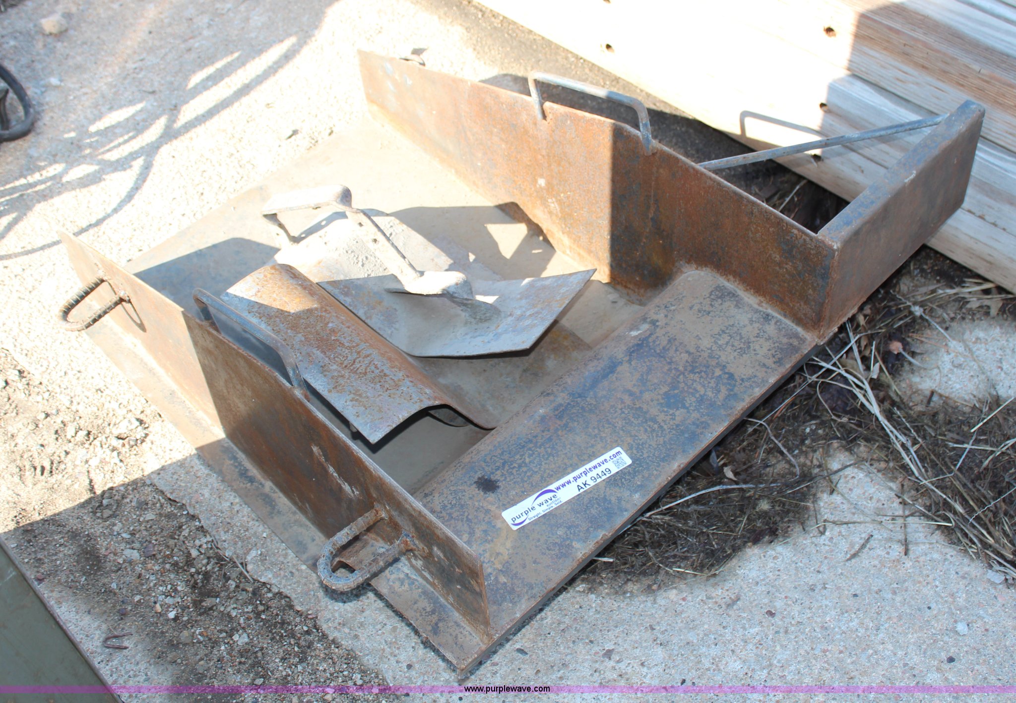 Concrete curb mule in Sabetha, KS | Item AK9449 sold | Purple Wave
