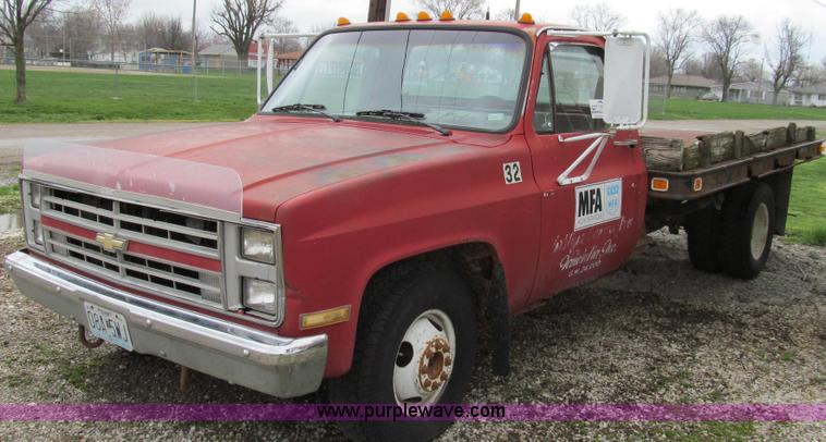 1986 Chevrolet Custom Deluxe 30 flatbed truck in Vandalia, MO | Item ...