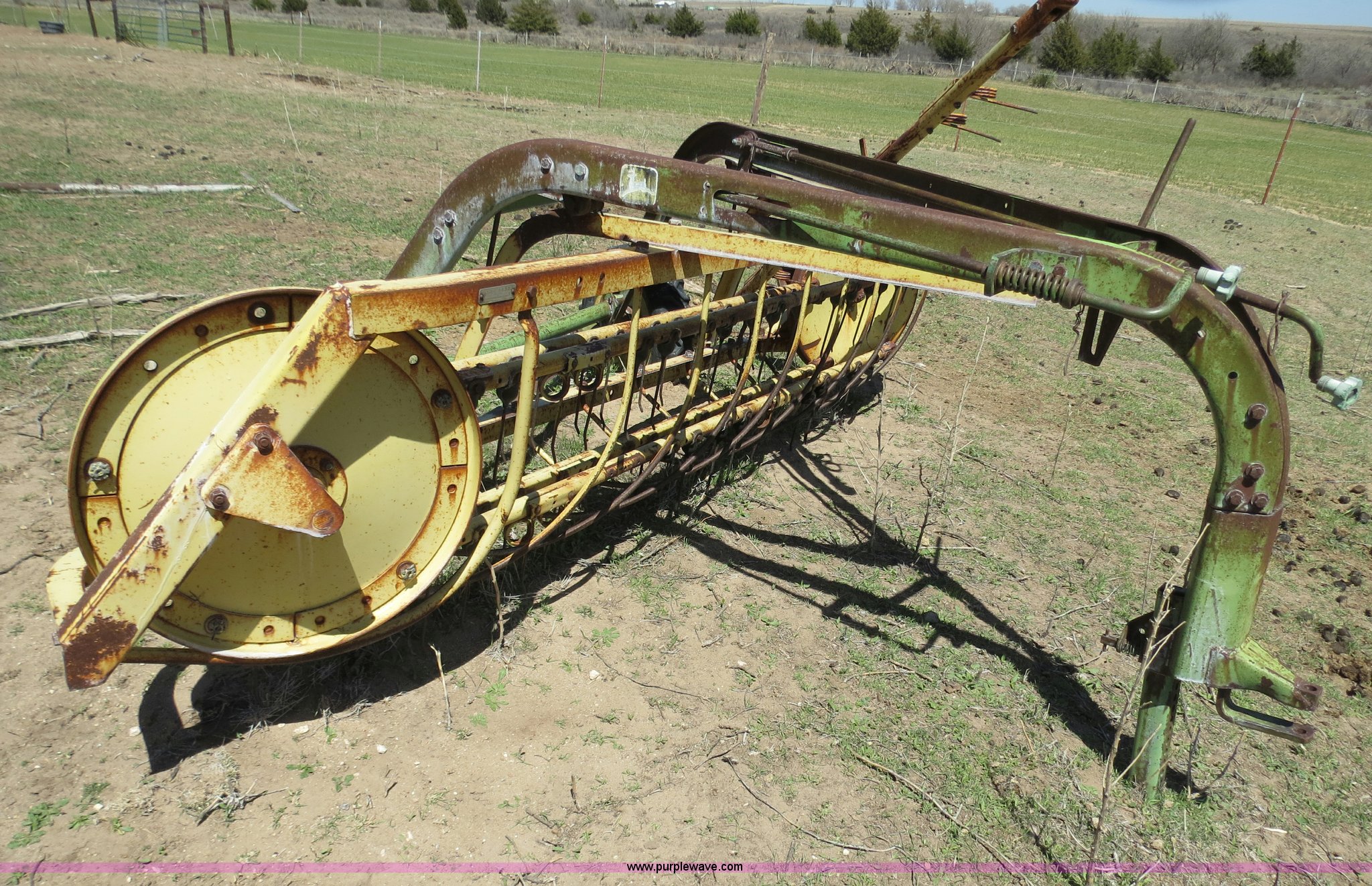 John Deere 660 basket rake in Shattuck, OK | Item S9639 sold | Purple Wave