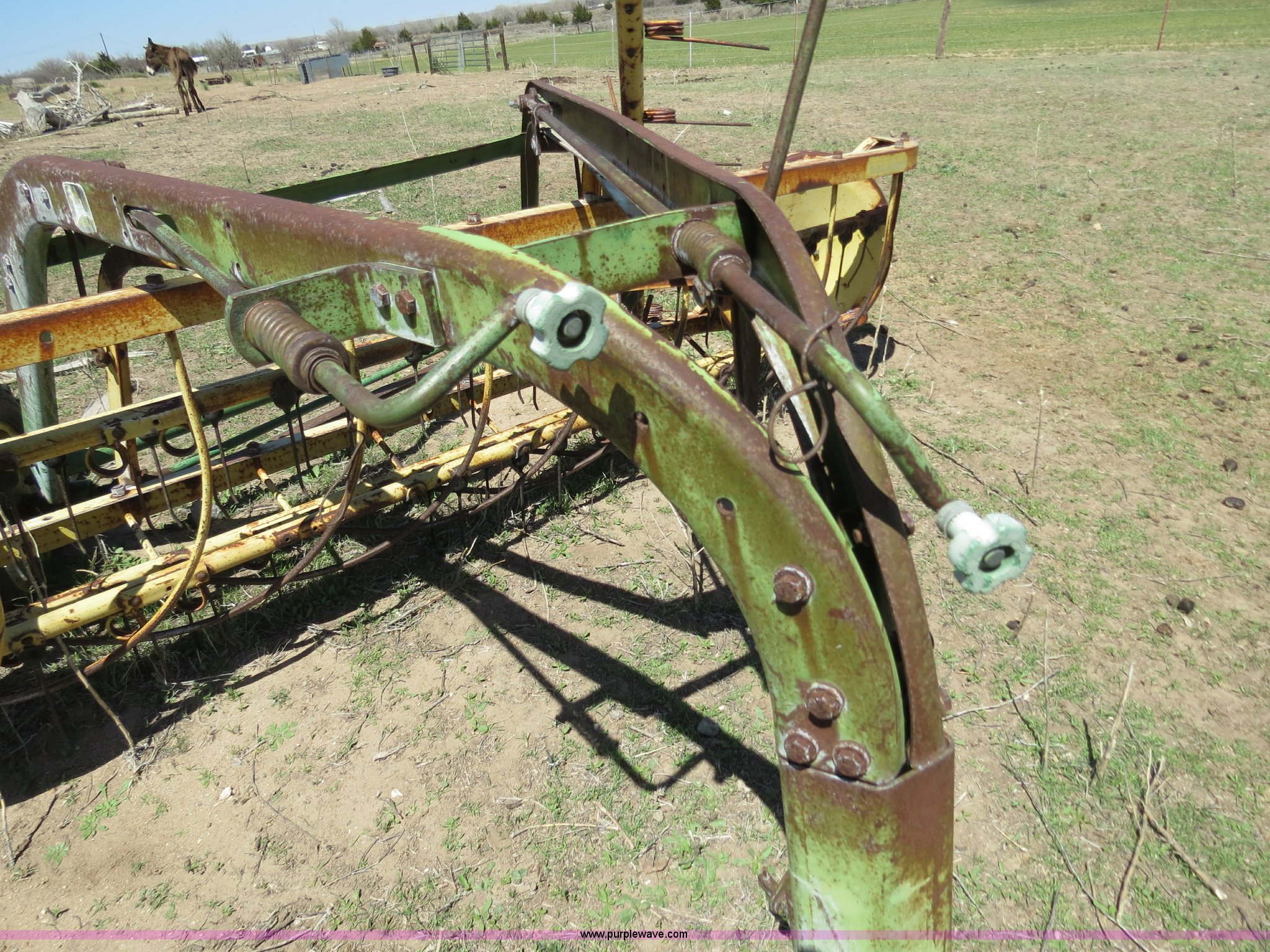 John Deere 660 basket rake in Shattuck, OK | Item S9639 sold | Purple Wave