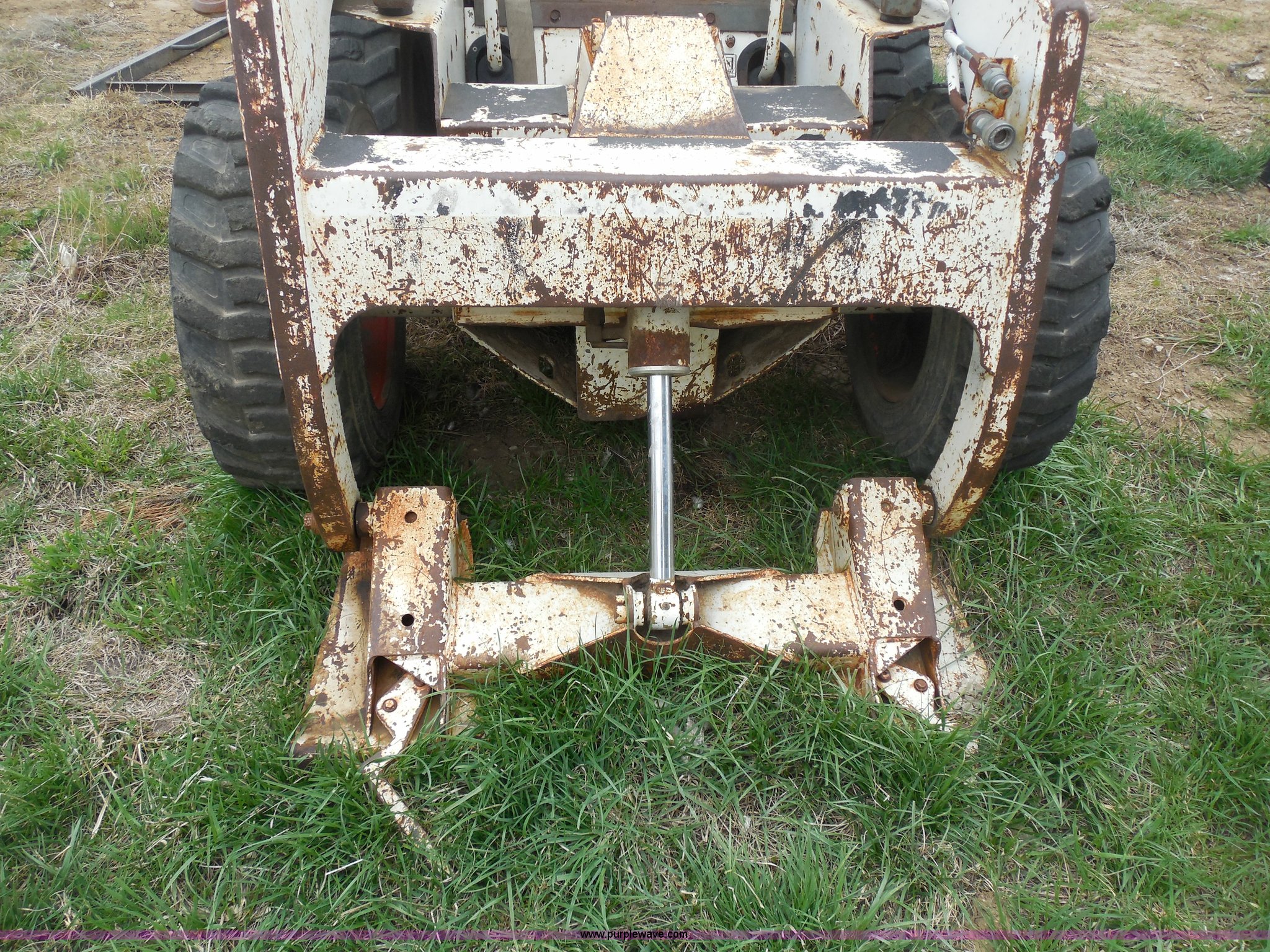 1980 Bobcat 732 skid steer in Salina, KS | Item AD9483 sold | Purple Wave