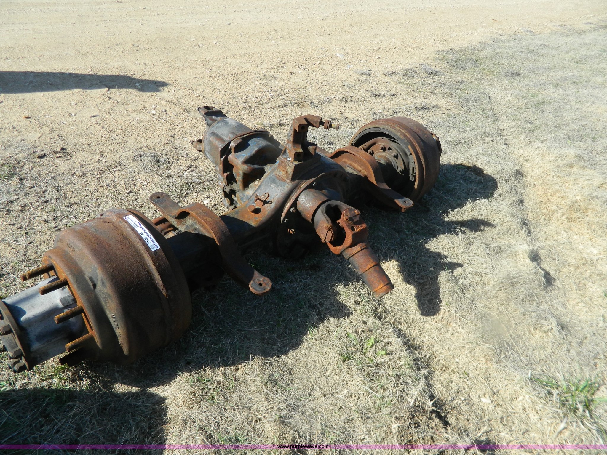 Eaton 40,000 lb rear axle in Russell, KS | Item W9045 sold | Purple Wave
