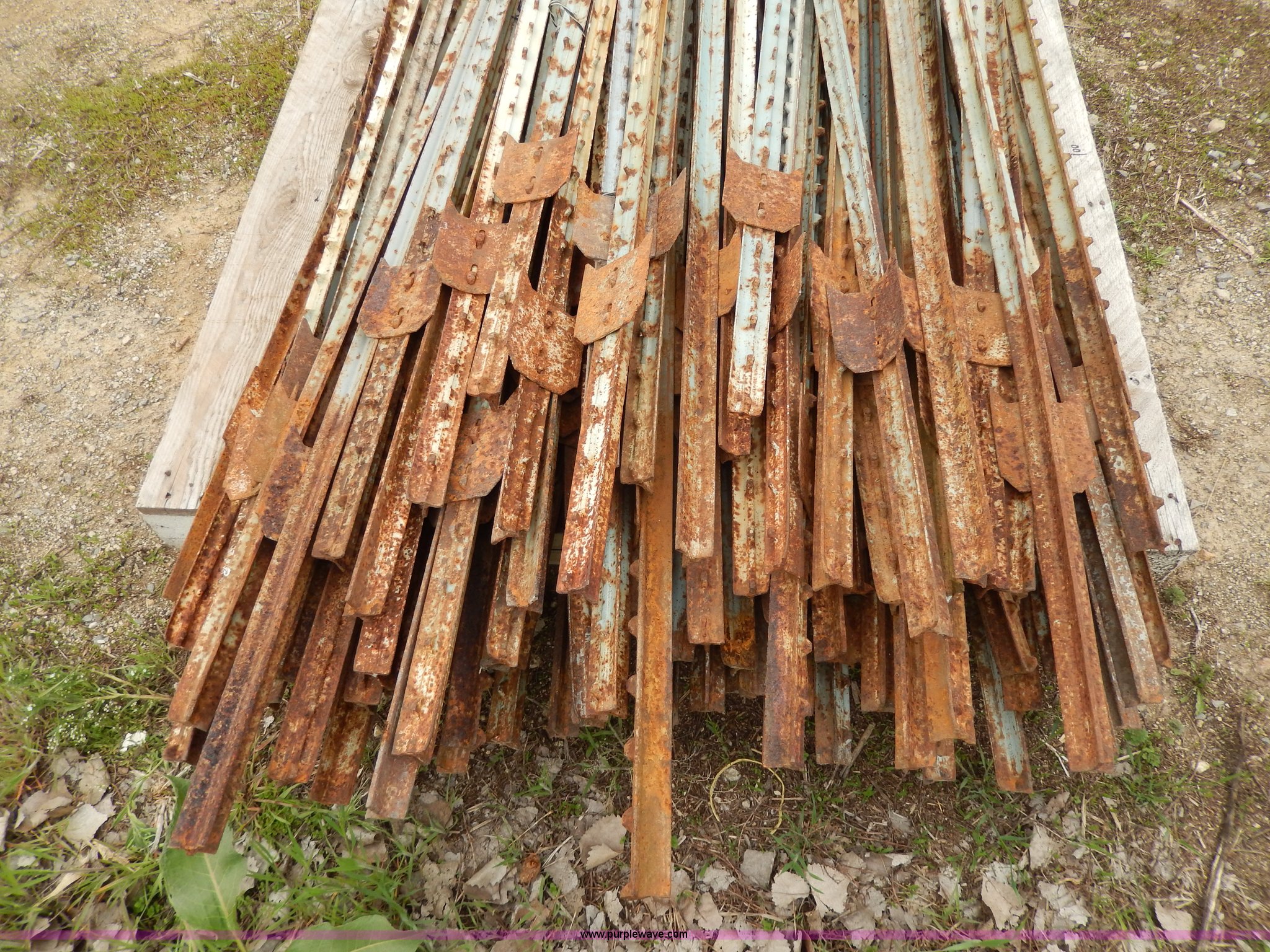 Approximately 100 61.5" t-posts in Grantville, KS | Item W9927 sold ...