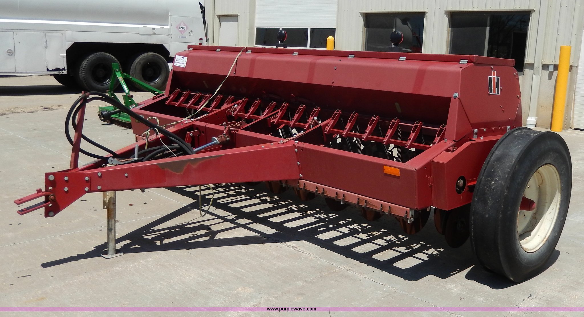 International 5100 Soybean Special planter in Bucyrus, KS | Item D8161 ...