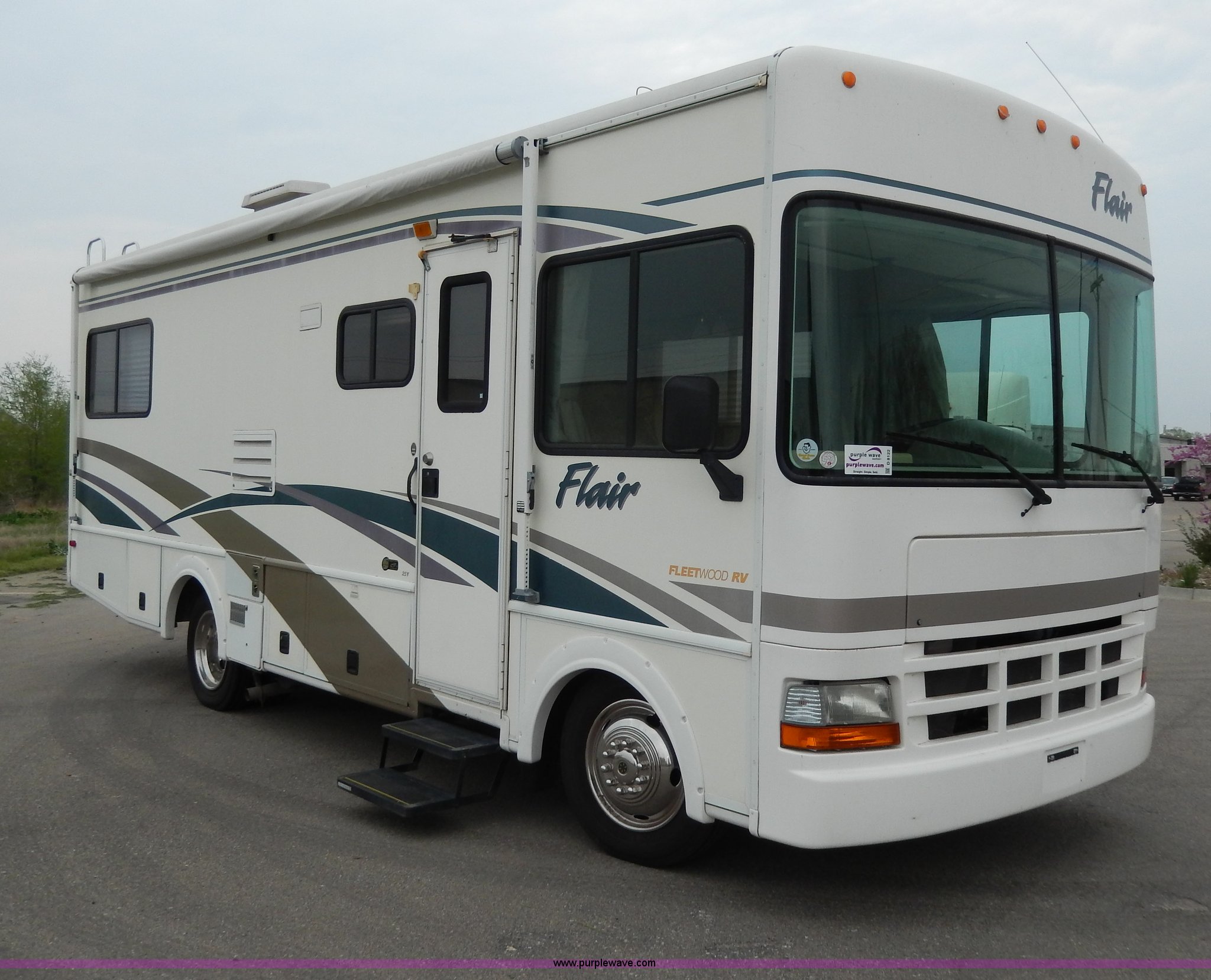 2002 Workhorse P30 Fleetwood Flair 25Y recreational vehicle in ...