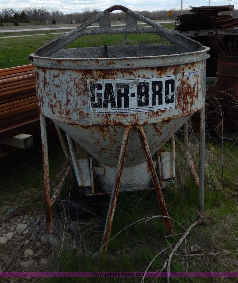 Gar Bro concrete bucket in Topeka, KS | Item AJ9988 sold | Purple Wave
