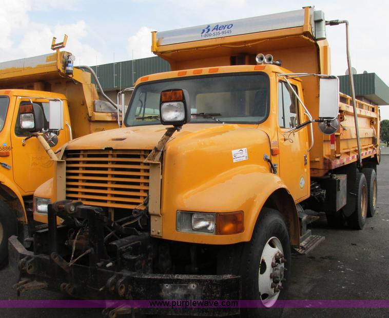 1999 International Navistar 4900 dump truck in Sikeston, MO | Item ...